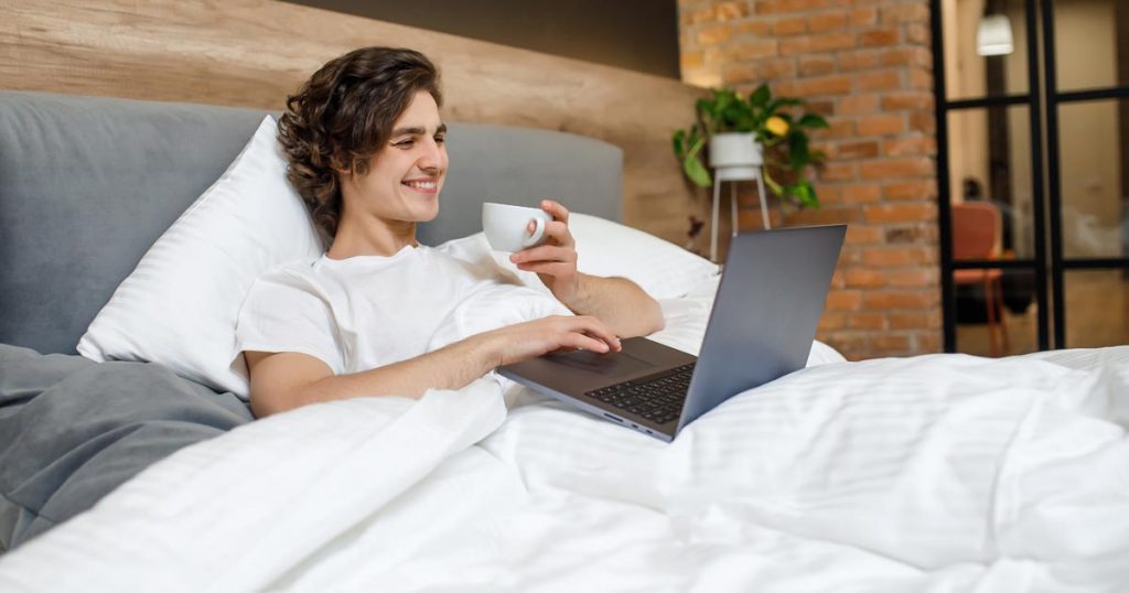 Should You Eat Right Before Bedtime? Know the Facts